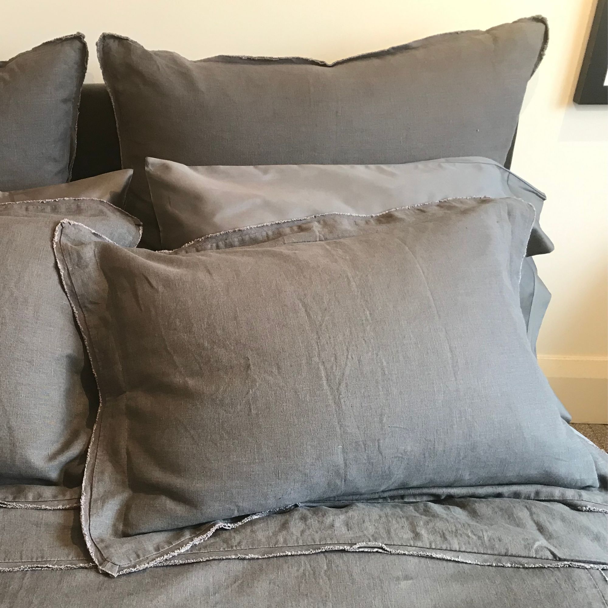 Churchill_Linen_Raw_edge – Daniel Design Studio